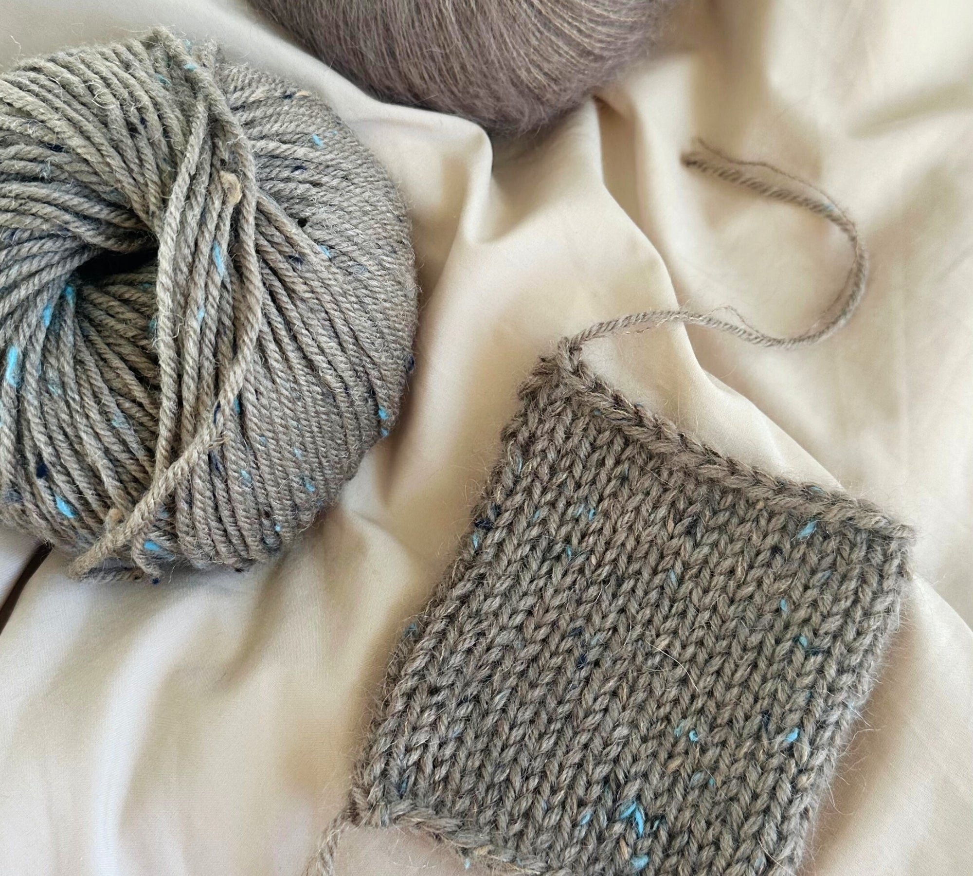 Skema: Strikkefastheder i Smuksaks garn